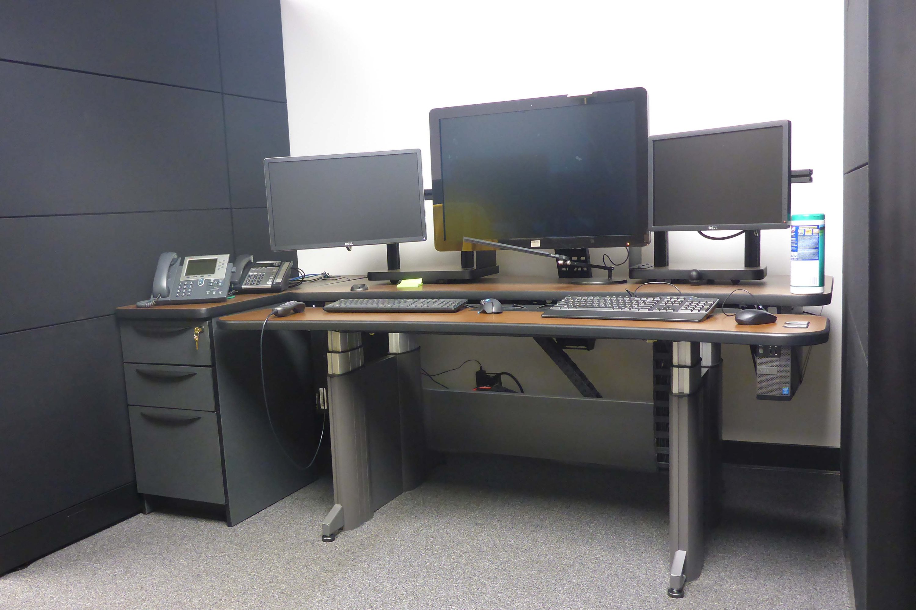 Healthcare Desk Photos | Xybix Command Center Desks