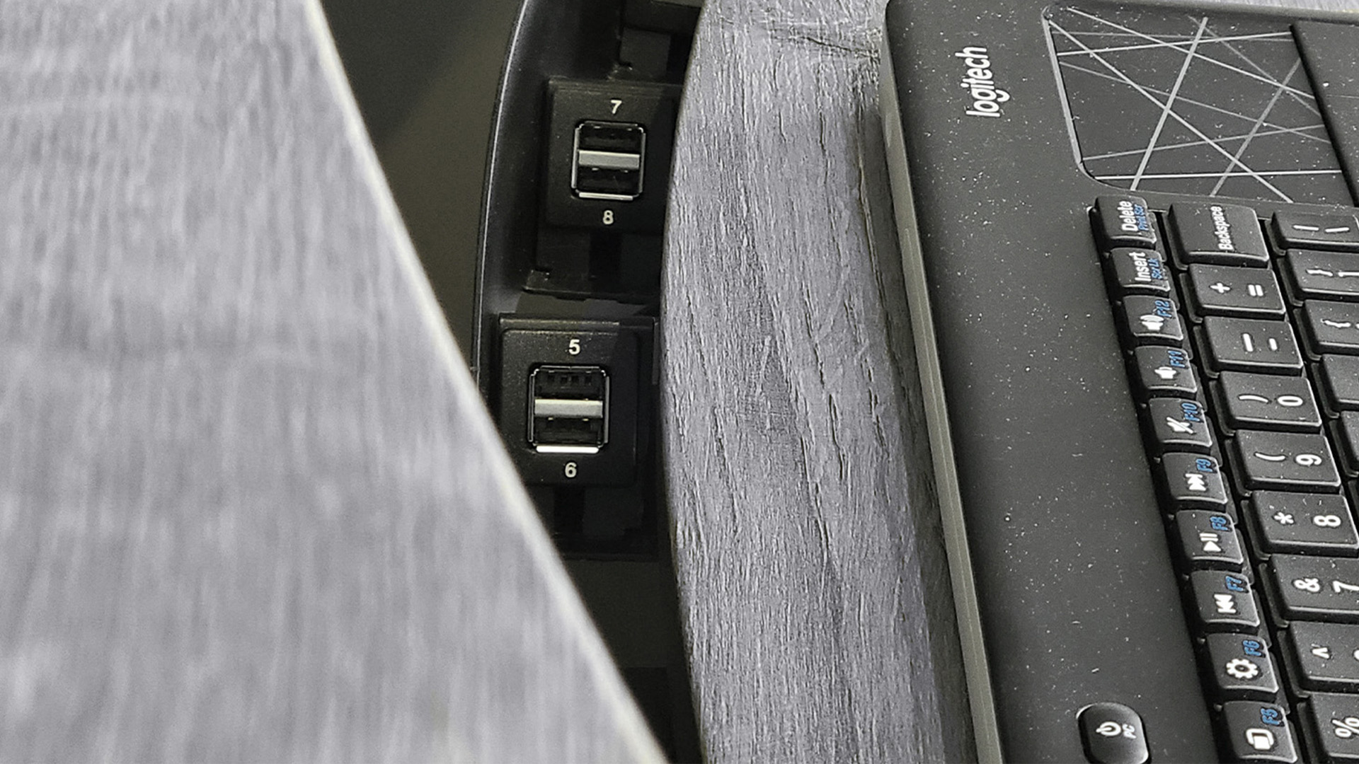 Healthcare & Hospital Desks for Telemetry, Critical Care | Xybix