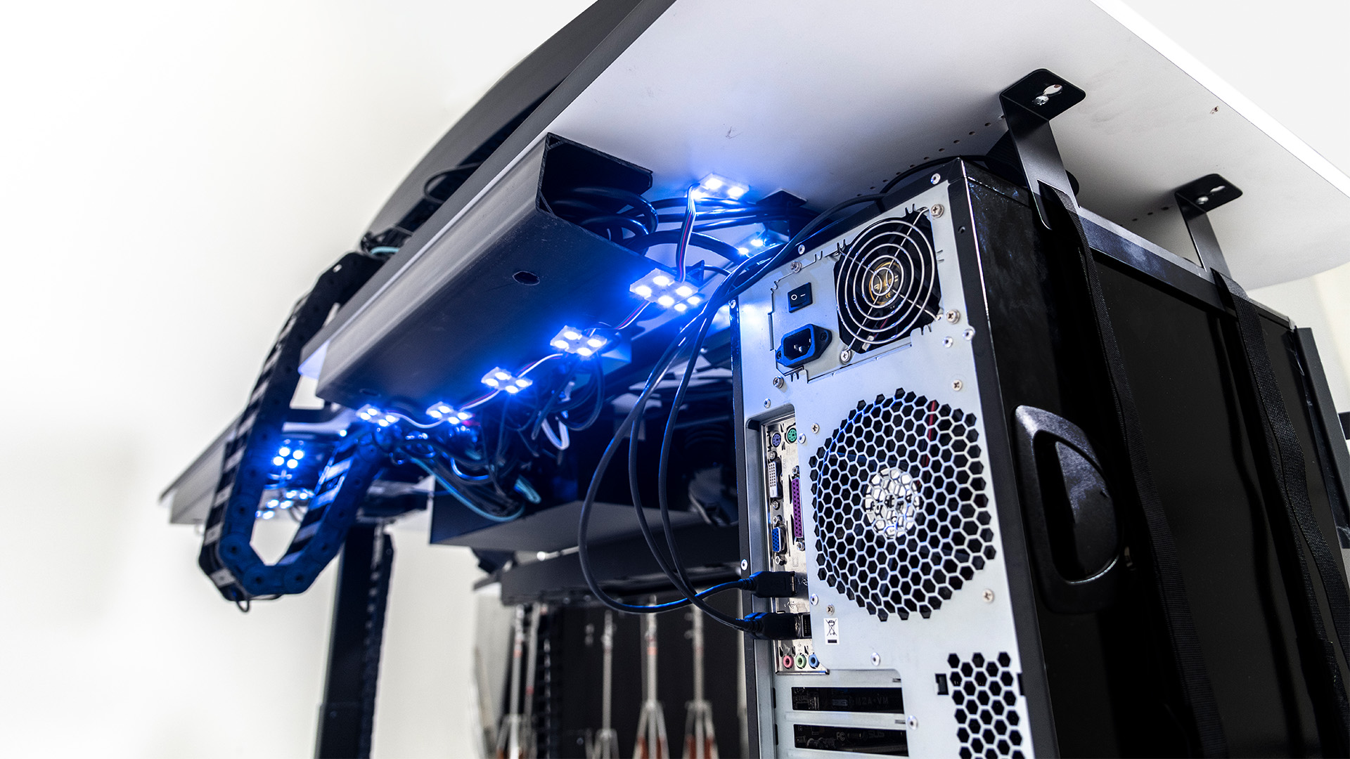 Healthcare & Hospital Desks for Telemetry, Critical Care | Xybix