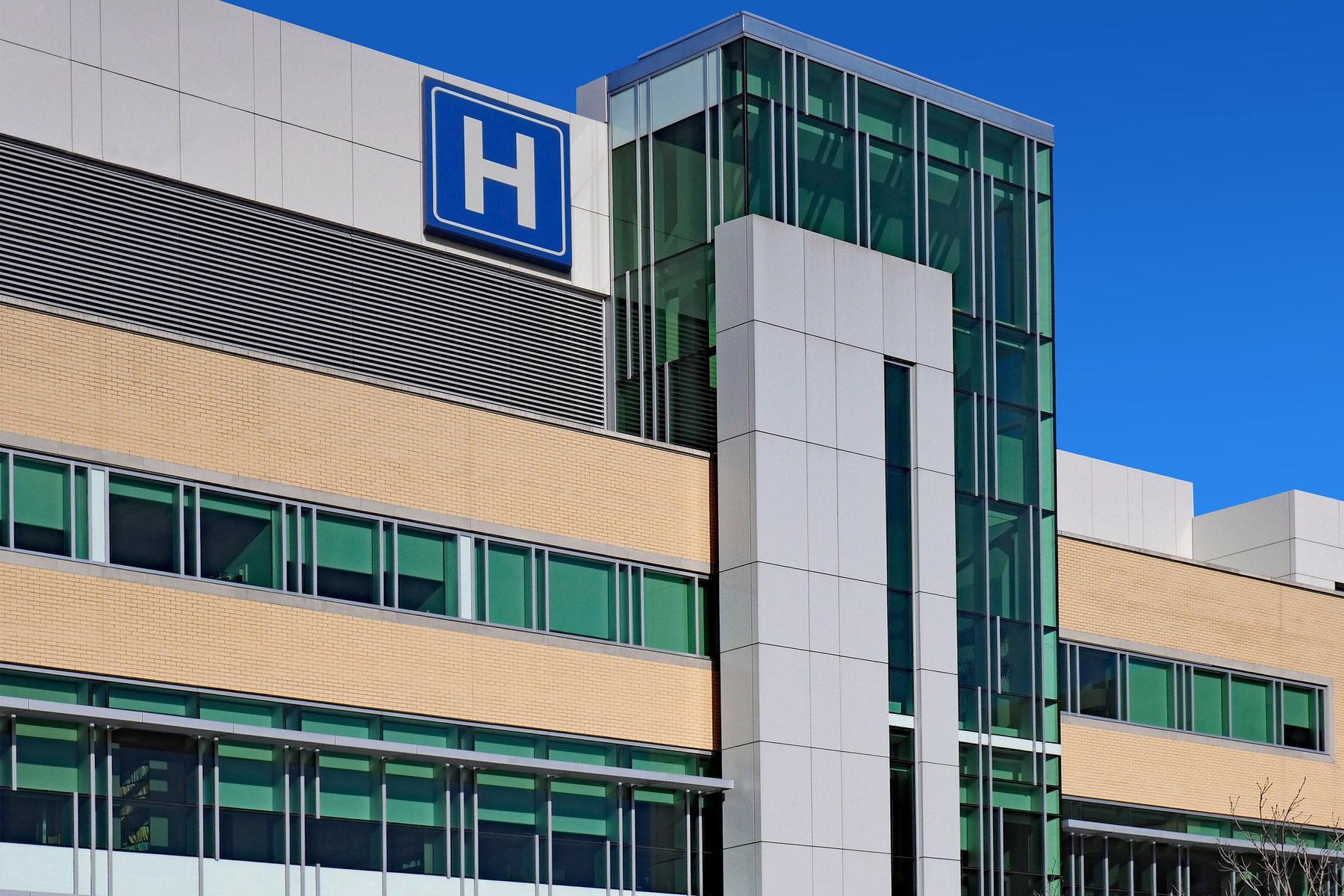 Healthcare & Hospital Desks for Telemetry, Critical Care | Xybix